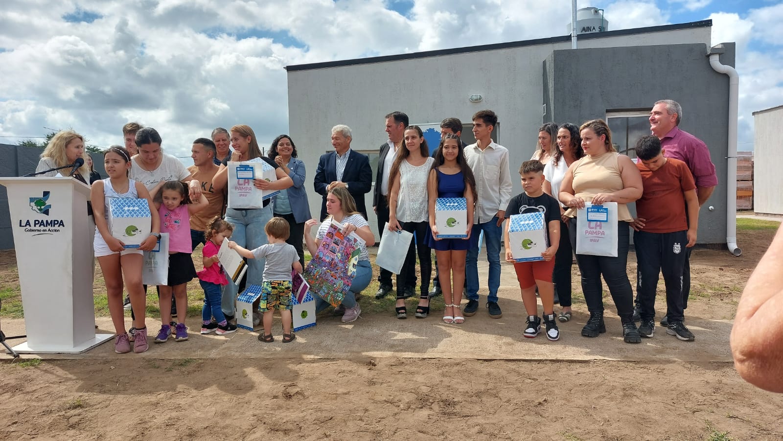 Plan “Mi Casa 1”: familias de Unanue y Ataliva Rosa recibieron sus ...