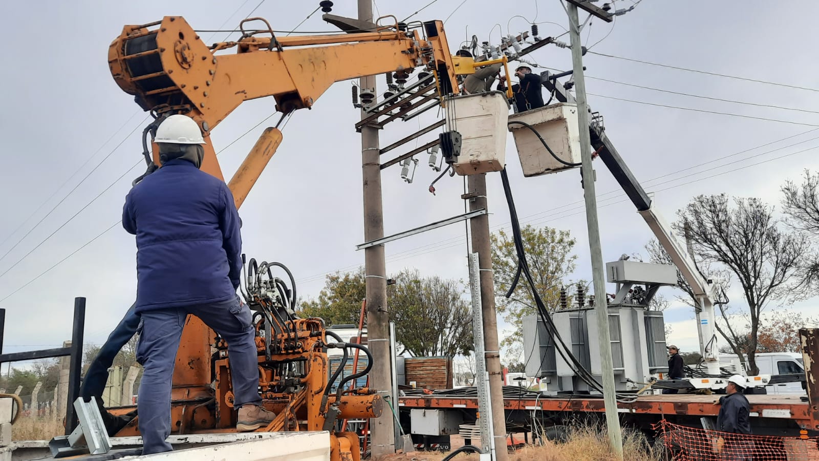 Fortalecen el sistema eléctrico en Pico y Metileo