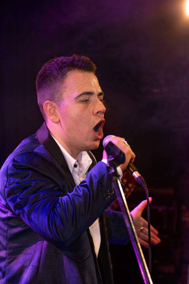 Ian Ferioli, el joven artista que está renovando el tango llega a Santa ...