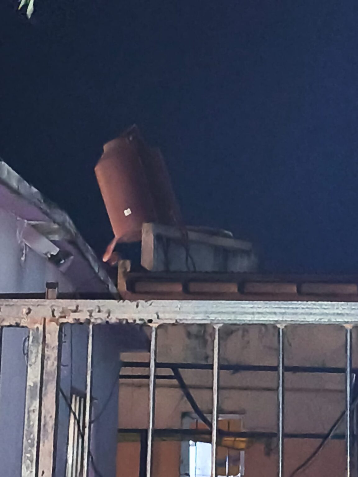 SANTA ROSA: LA TORMENTA VOLTEÓ ÁRBOLES, COLUMNAS Y HASTA CASI VUELA UN ...